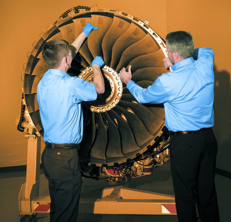 Rolls-Royce names FlightSafety as BR725 training provider | Corporate ...